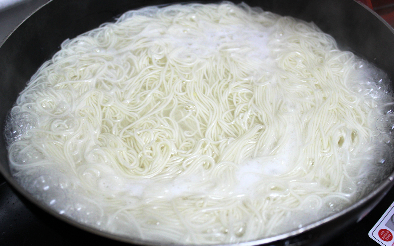 Janchi Guksu Recipe