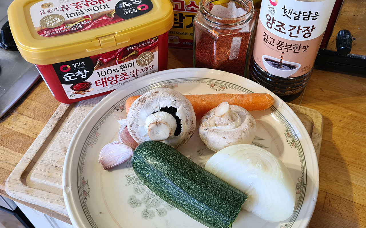 Jeyuk Bokkeum Recipe: How To Make Korean Spicy Pork Jeyuk Bokkeum Recipe: How To Make Korean Spicy Pork