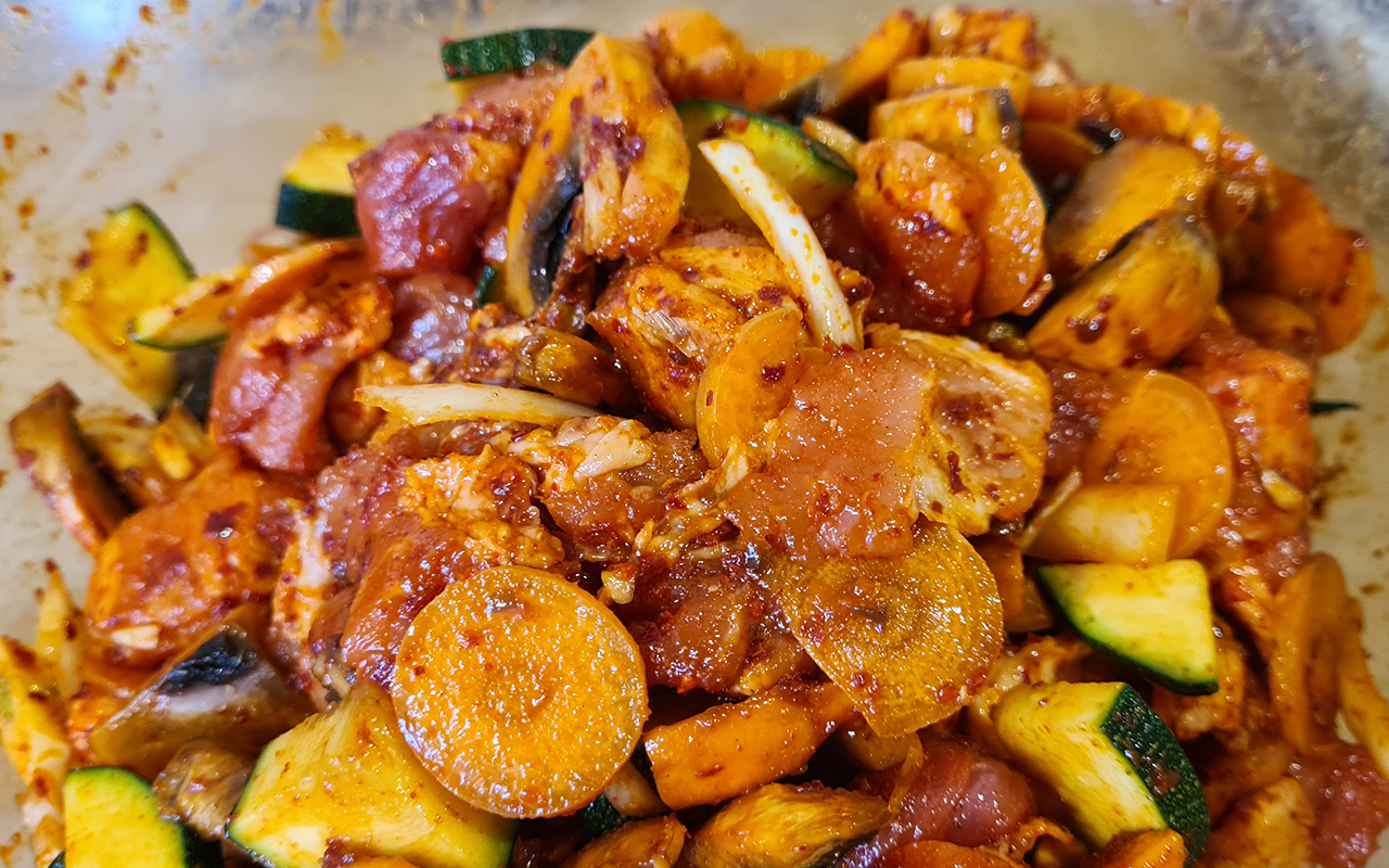 Jeyuk Bokkeum Recipe: How To Make Korean Spicy Pork Jeyuk Bokkeum Recipe: How To Make Korean Spicy Pork
